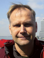 Flamman | Frätande EU-kritik i politisk thriller