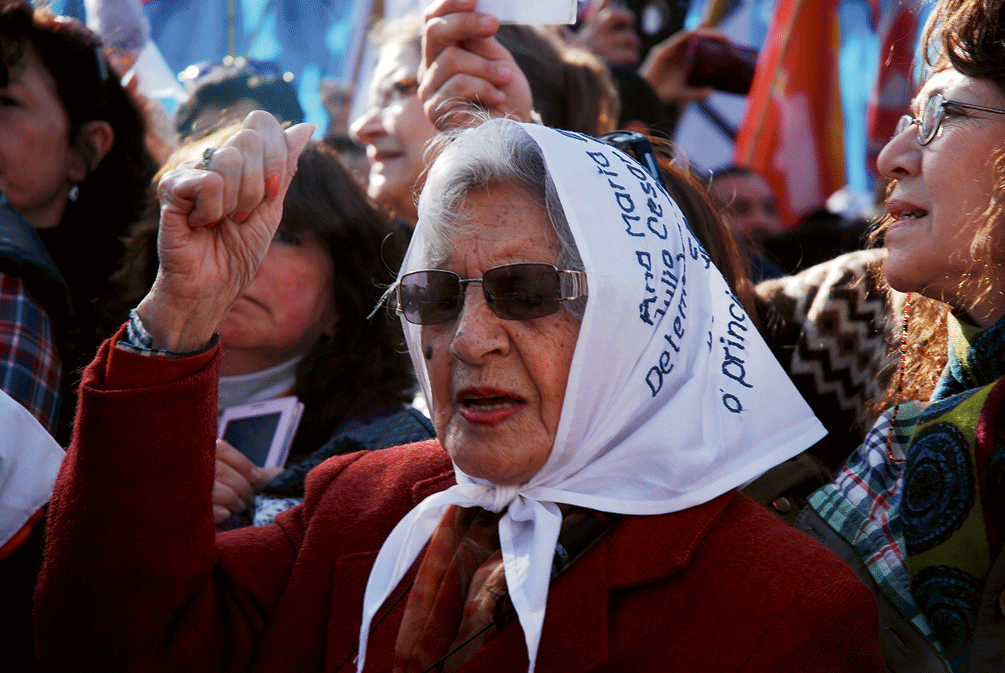 Flamman | Två tusen promenader för de försvunna i Argentina